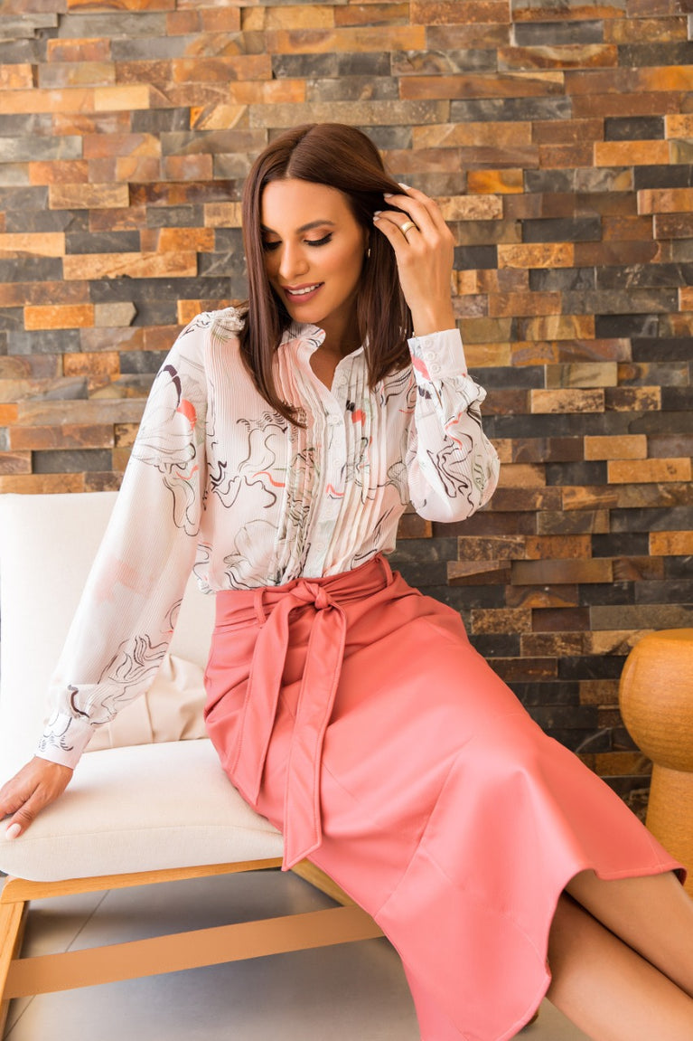 Pretty at Work | Demure by Laura